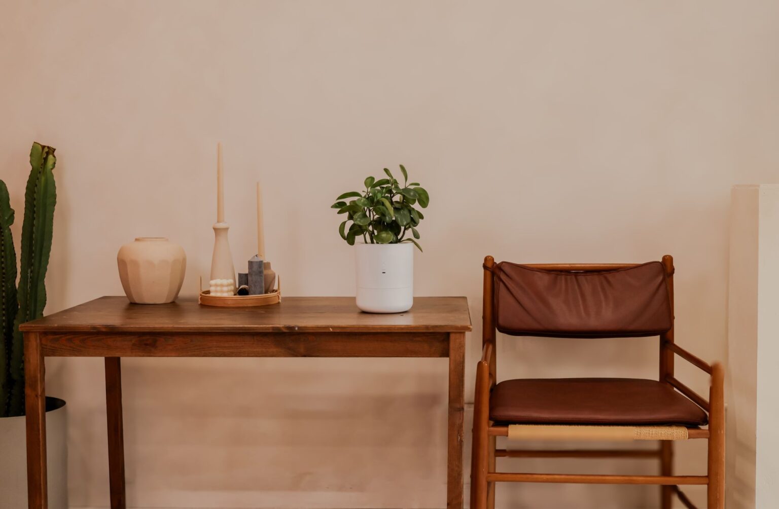 LeafyPod AI-Powered Self-Watering Smart Planter | The Coolector