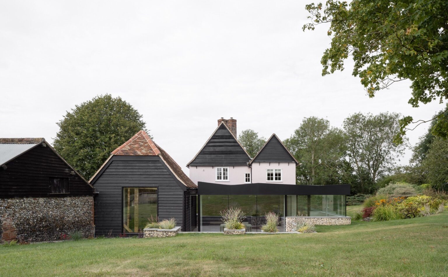 Flint Farm House by Will Gamble Architects: A Modern Masterstroke ...