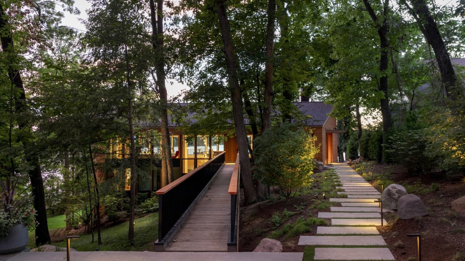 North Shore Residence: A Mid-Century Modern Revival | The Coolector