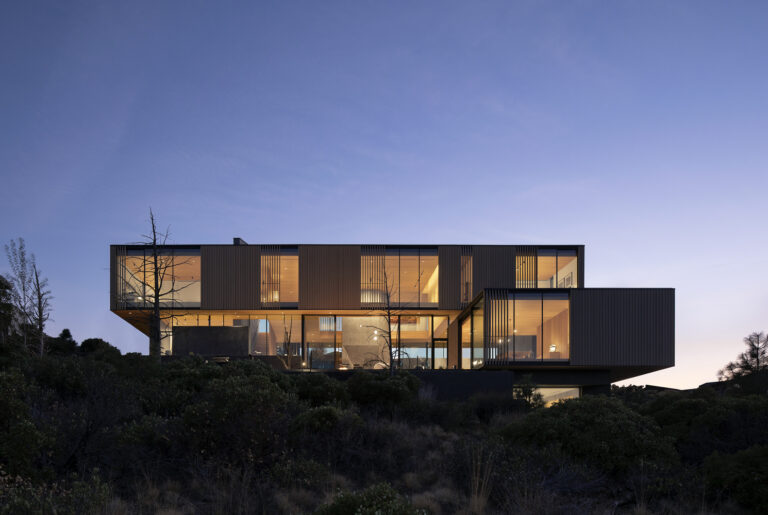 Volcanic Visions: Hacker Architects' Tetherow Overlook House, A Desert ...