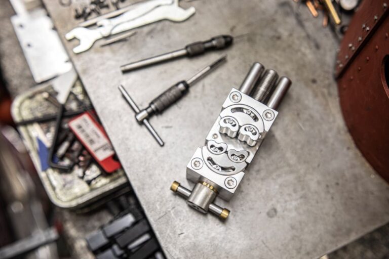 The Ingenious Grip of the MetMo Fractal Vise | The Coolector