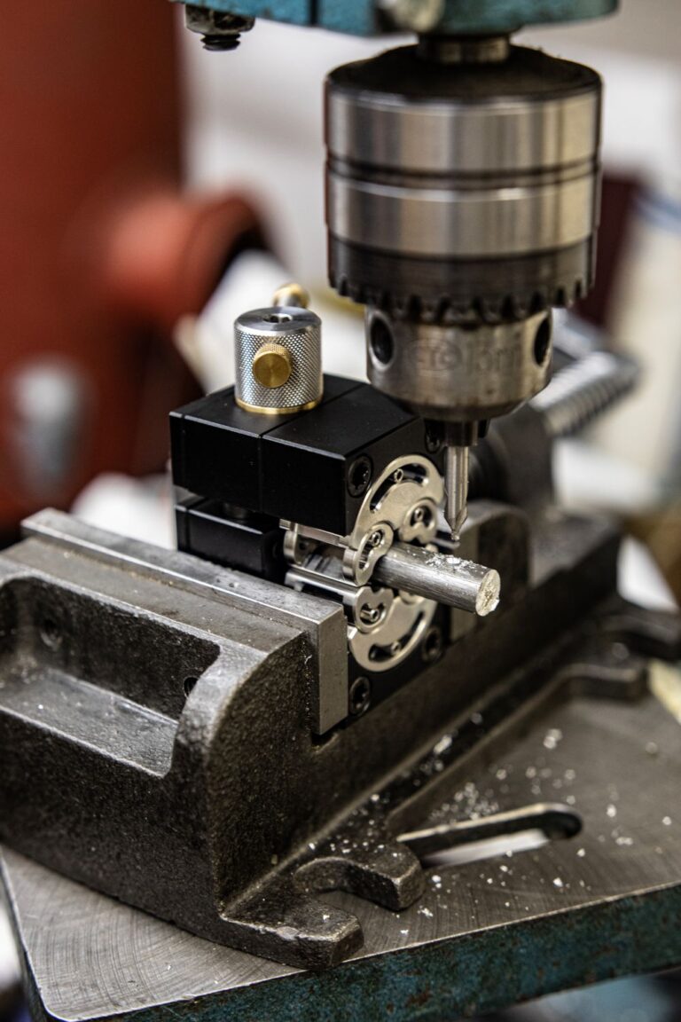 The Ingenious Grip of the MetMo Fractal Vise | The Coolector