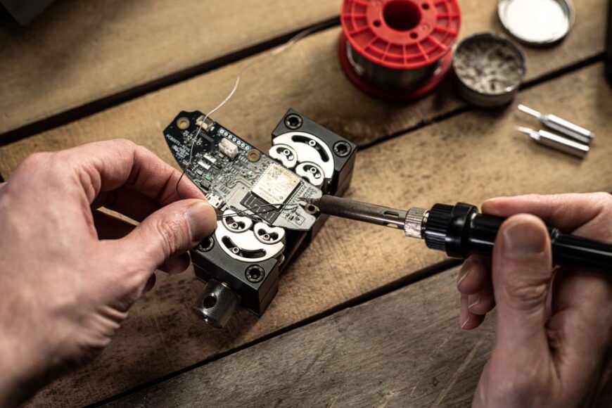 The Ingenious Grip of the MetMo Fractal Vise | The Coolector