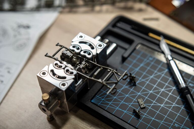 The Ingenious Grip of the MetMo Fractal Vise | The Coolector