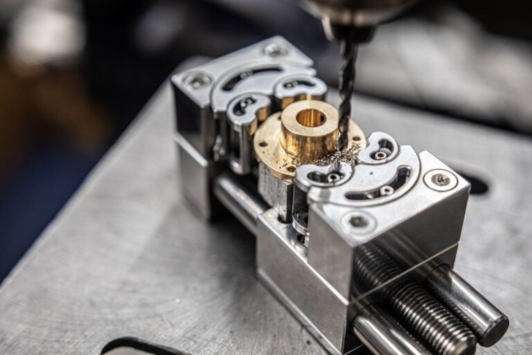 The Ingenious Grip of the MetMo Fractal Vise | The Coolector