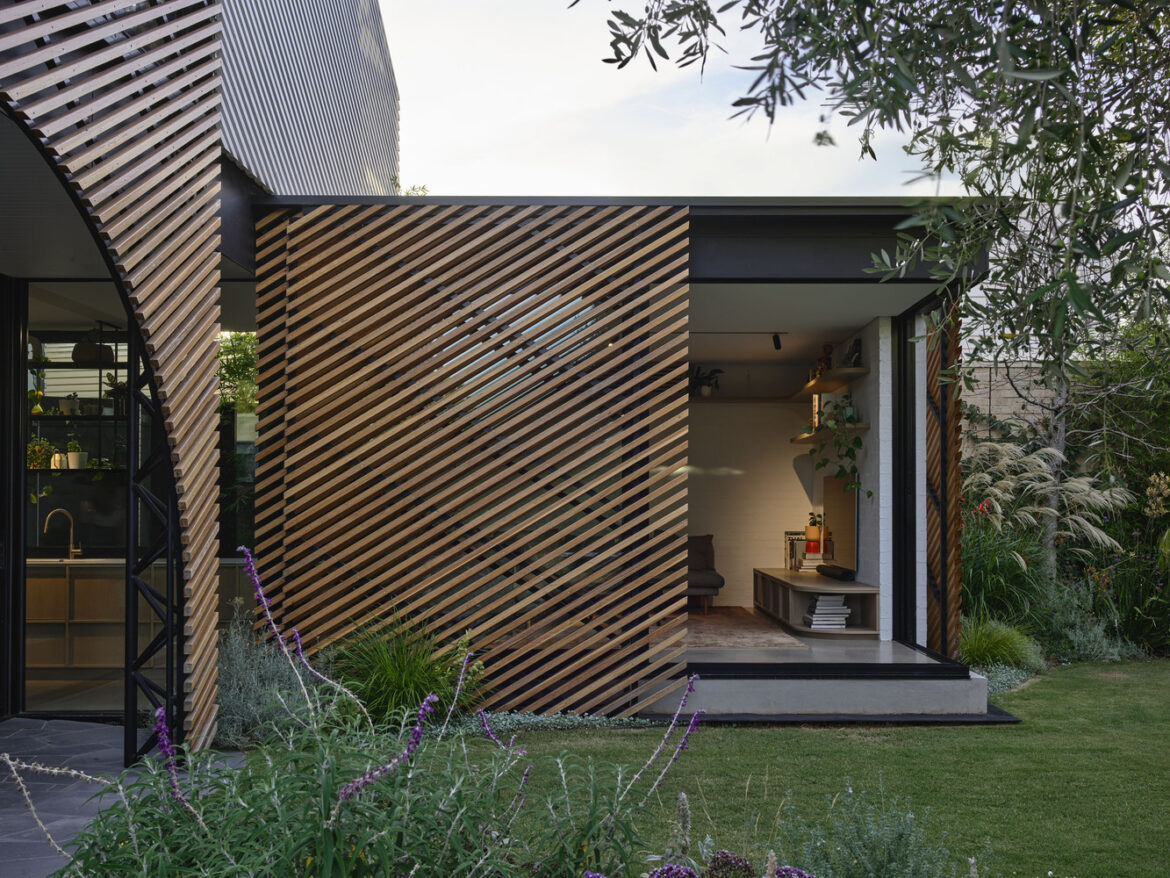 Alone Together: Exploring Clarke House by Austin Maynard Architects ...