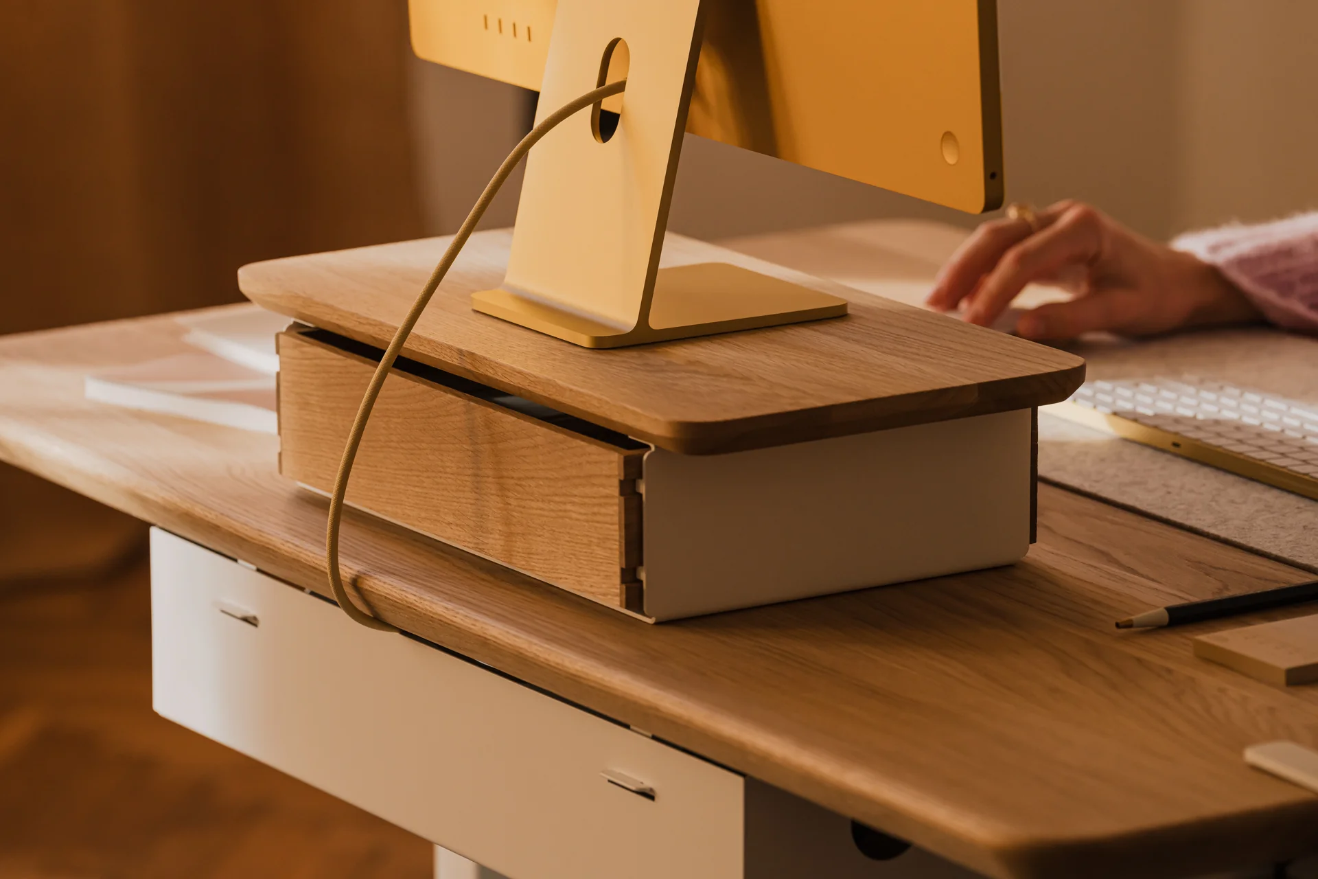 Small Footprint, Big Impact: The Oakywood Desk Shelf Mini | The Coolector