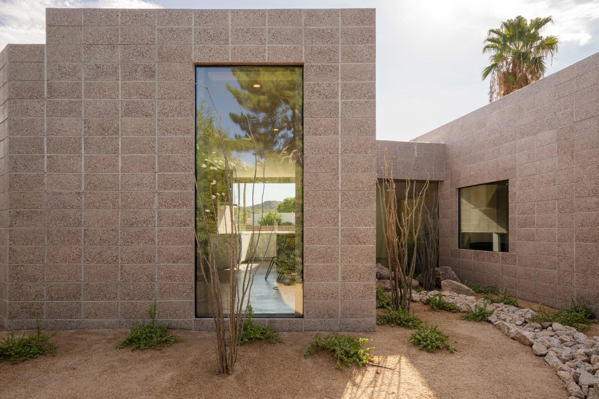 Concrete Cool in the Arizona Desert: The Moon Valley Residence | The ...